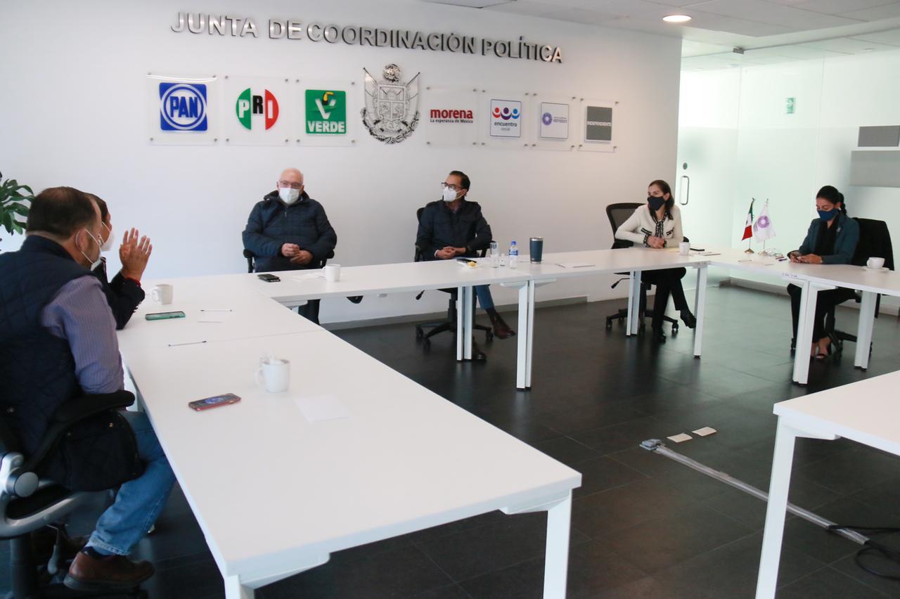 Definen terna para ocupar la titularidad de la ESFE - El Queretano